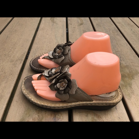 Clarks | Shoes | Clarks Artisan Womens Floral Metallic Gold Sandal ...